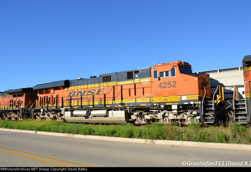 BNSF 4252